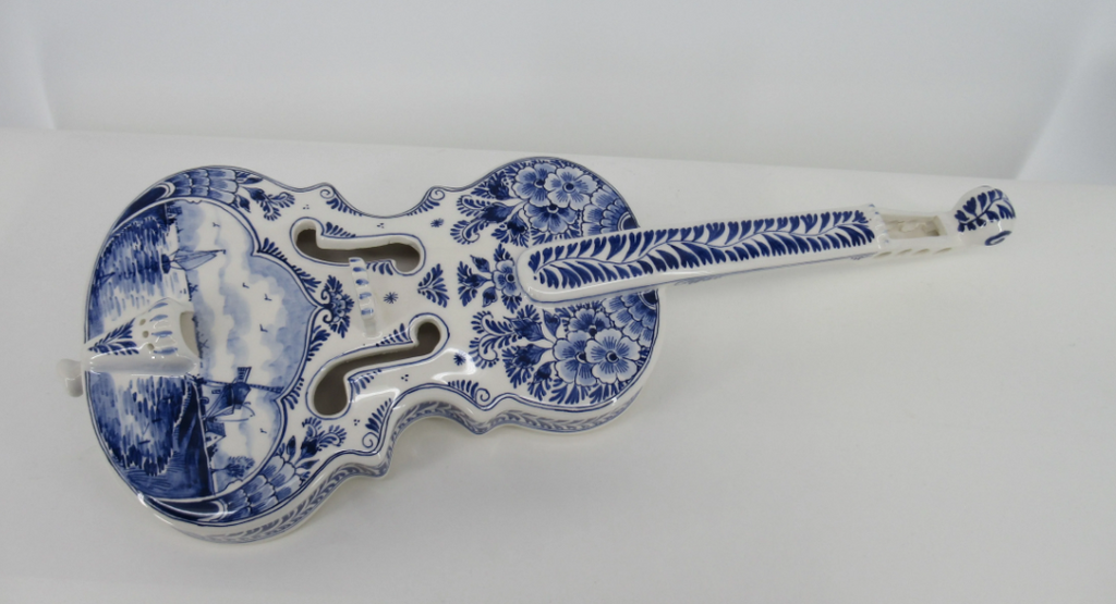 How do we make ceramic Delft Blue violins? - Blog