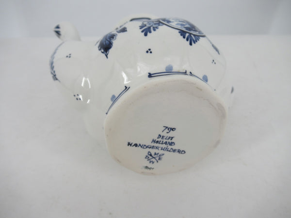 Octagonal delftblue teapot in windmill design
